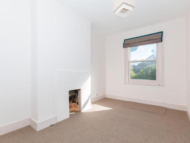 3 bedroom terraced house for rent in Benn Street, London, E9