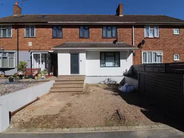 3 bedroom terraced house for rent in Bennetts End Road, Hemel.