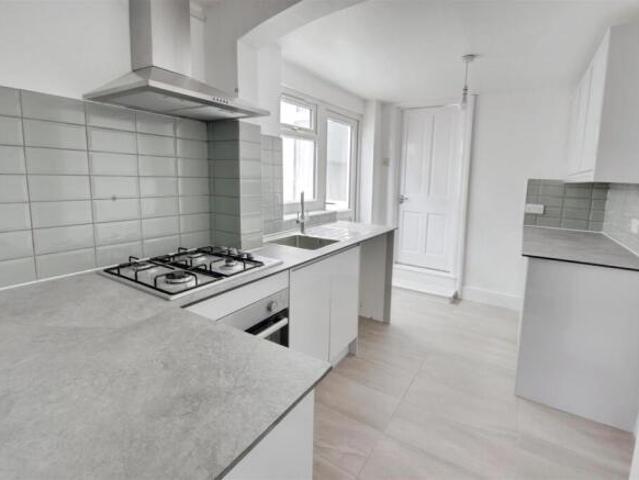 2 bedroom terraced house for rent in Benskin Road, WD18