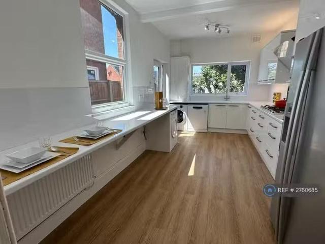 3 bedroom terraced house for rent in Berkeley Road North, Cove.
