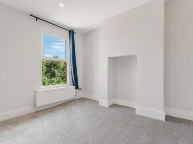 3 bedroom terraced house for rent in Besley Street, Streatham Vale, SW16