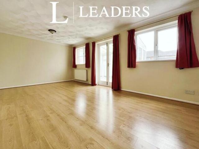 3 bedroom terraced house for rent in Bicton Avenue, St Peters, WR5