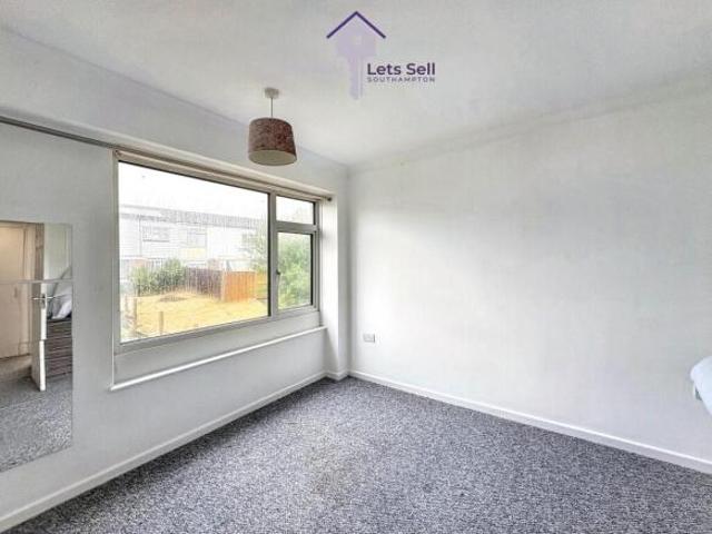 3 bedroom terraced house for rent in Binstead Close, Southampton, SO16