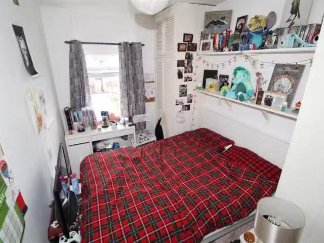 3 bedroom terraced house for rent in Birchwood Avenue, Pontypr.