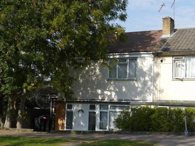 3 bedroom terraced house for rent in Bishops Rise Hatfield AL10