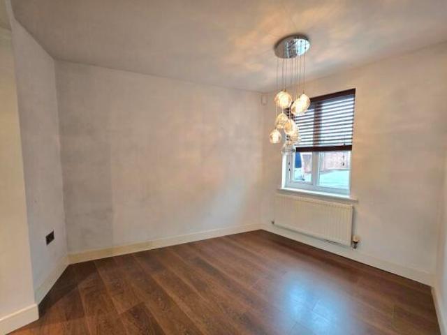 3 bedroom terraced house for rent in Blunsdon St Andrew, Swindon, SN25