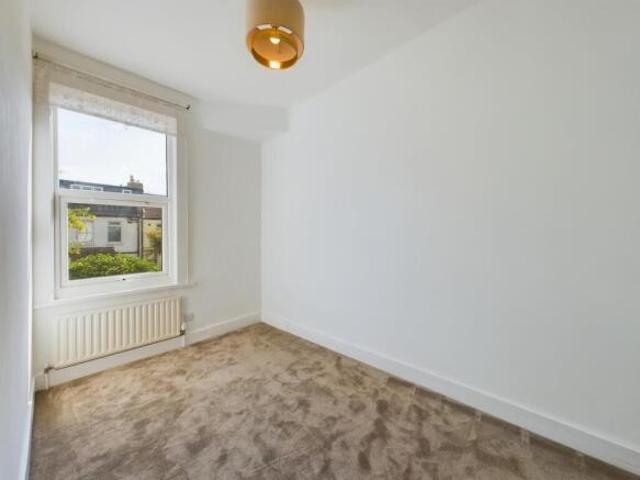 3 bedroom terraced house for rent in Blackshaw Road, Tooting, SW17