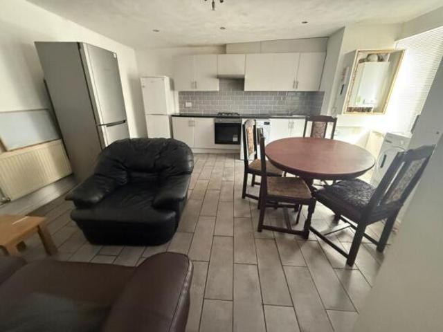 3 bedroom terraced house for rent in Brudenell View, Hyde Park, Leeds, LS6