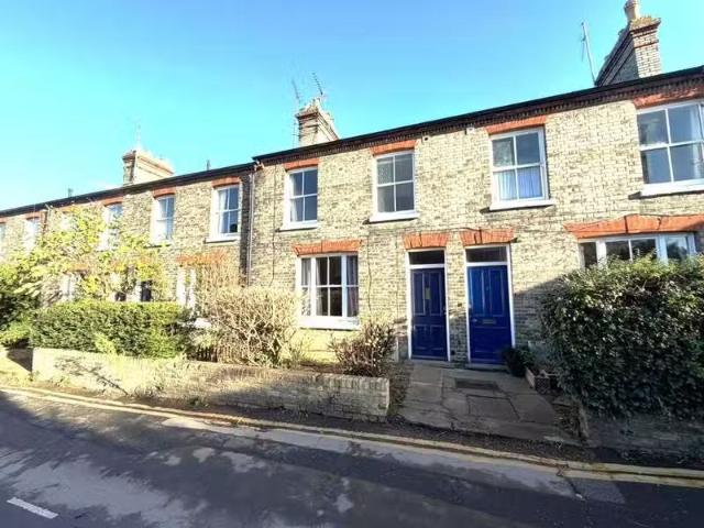 3 bedroom terraced house for rent in Brunswick Terrace, Cambri.