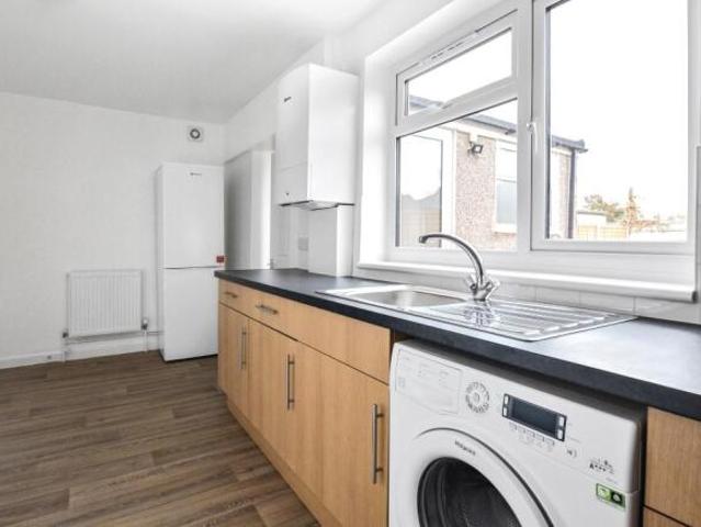 3 bedroom terraced house for rent in Bracondale Road, London, SE2