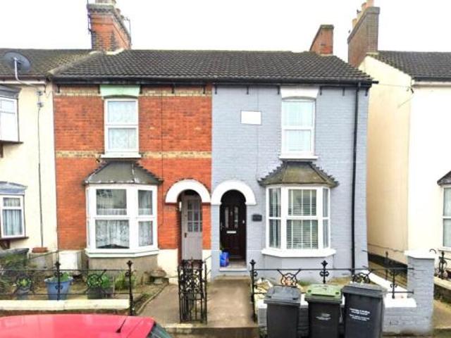 3 bedroom terraced house for rent in Bramley Road, Snodland, Kent, ME6