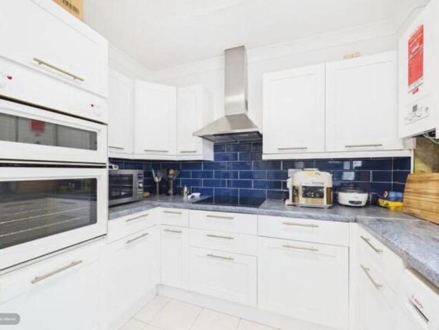 3 bedroom terraced house for rent in Bramshaw Road, Tilehurst, Reading, Berkshire, RG30