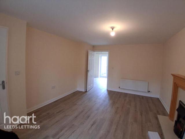 3 bedroom terraced house for rent in Brandon Close, Leeds, LS17