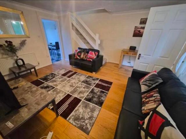 3 bedroom terraced house for rent in Brickly Road, Luton, Bedfordshire, LU4