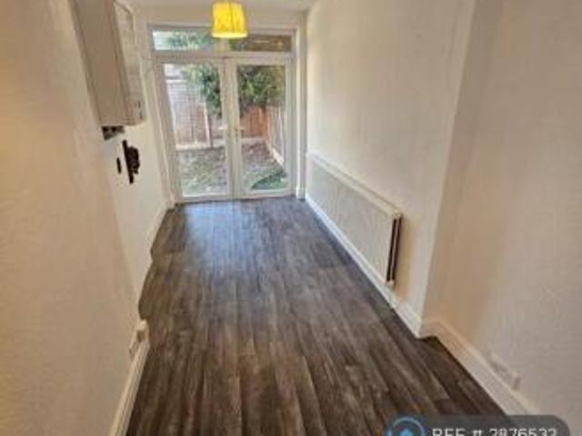 3 bedroom terraced house for rent in Briarwood Avenue, Manchester, M43