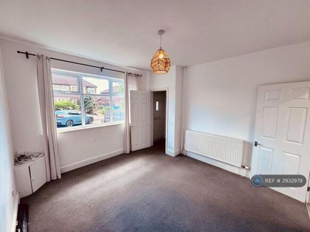 3 bedroom terraced house for rent in Briarwood Avenue, Manchester, M43