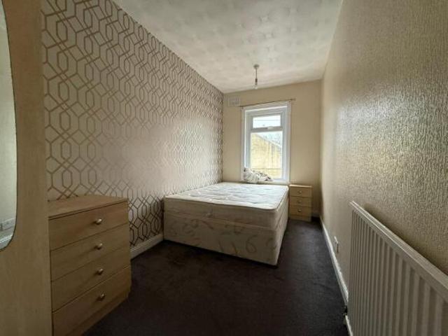 3 bedroom terraced house for rent in Briggs Avenue, BRADFORD, BD6