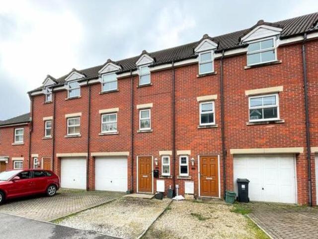 3 Bedroom Terraced House For Rent In Bristol, Somerset
