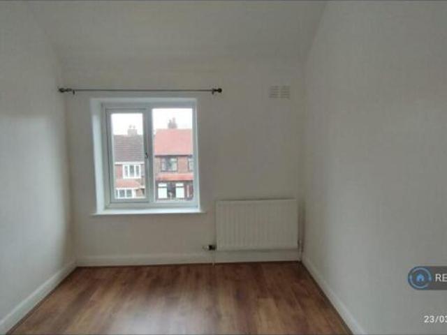 3 bedroom terraced house for rent in Broomhall Road, Manchester, M9