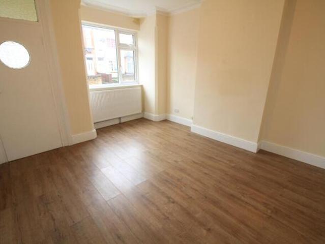 3 bedroom terraced house for rent in Broomhill Road, Nottingham, NG6