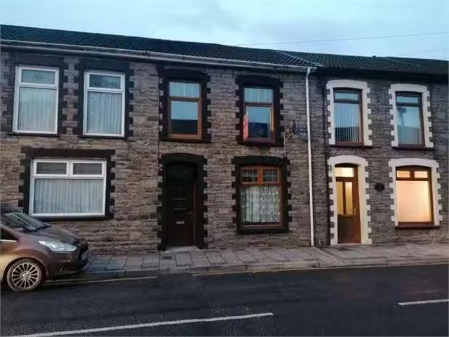 3 bedroom terraced house for rent in Brook Street, Williamstow.