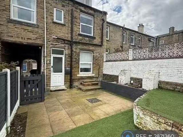 3 bedroom terraced house for rent in Brooke Street, Cleckheato.