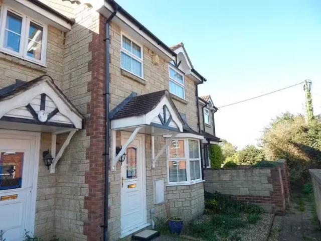 3 bedroom terraced house for rent in Brookfields, Castle Cary.
