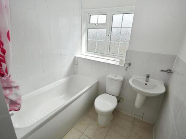 3 bedroom terraced house for rent in Brompton Close, Hounslow, TW4