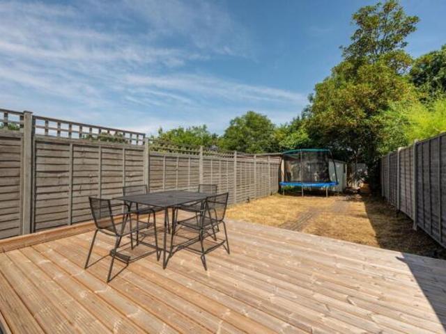 3 bedroom terraced house for rent in Browning Avenue, Worcester Park, KT4