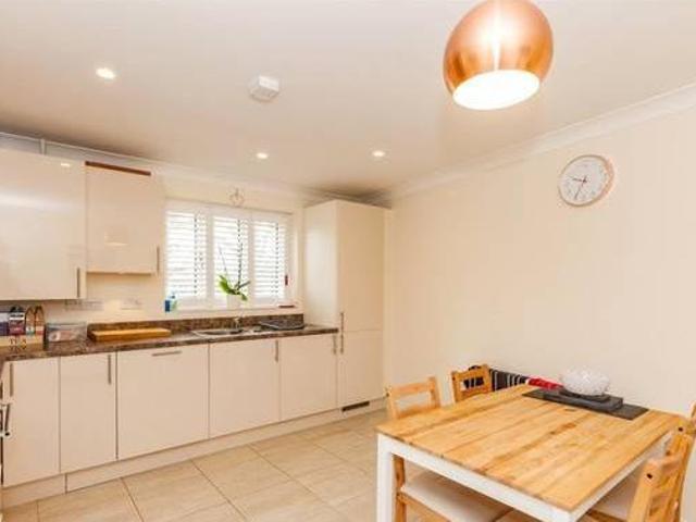 3 bedroom terraced house for rent in Buttercross Lane Witney Oxfordshire OX28