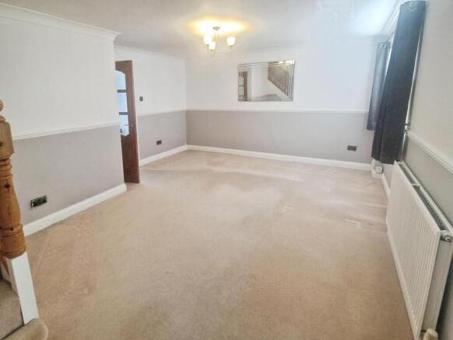 3 bedroom terraced house for rent in Buckingham Drive, Luton, LU2