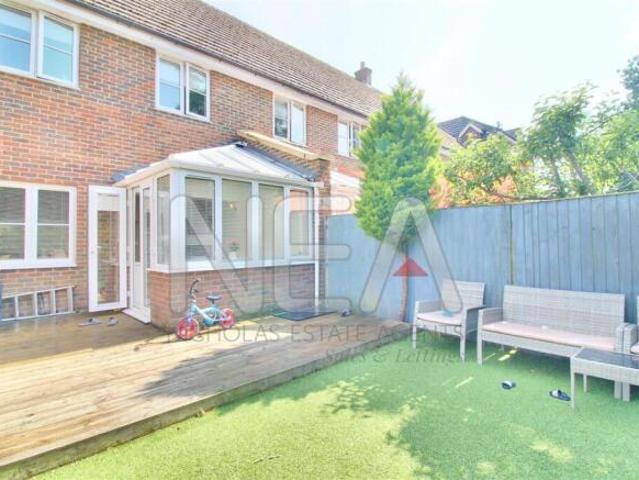3 bedroom terraced house for rent in Buckingham Gate, Emmer Green, RG4