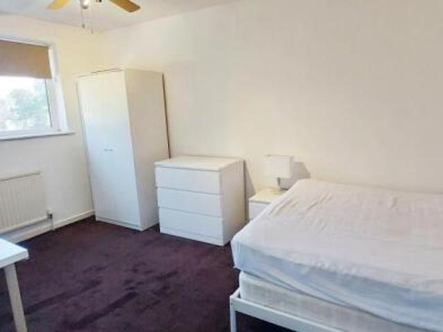3 bedroom terraced house for rent in Burland Close, Salford, M7