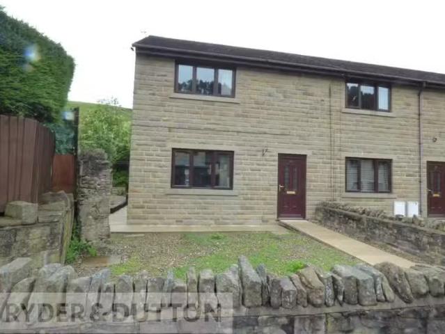 3 bedroom terraced house for rent in Burnley Road East, Rossen.