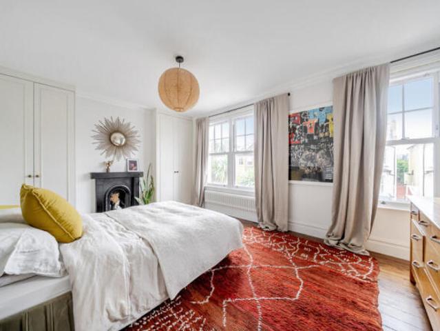 3 bedroom terraced house for rent in Burntwood Lane, Earlsfield, London, SW17