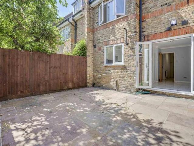 3 bedroom terraced house for rent in Burnthwaite Road, Parsons Green, SW6