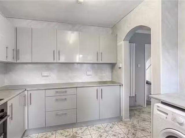 3 bedroom terraced house for rent in Burrfield Drive, Orpingto.