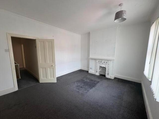 3 bedroom terraced house for rent in Burton Avenue, DN4