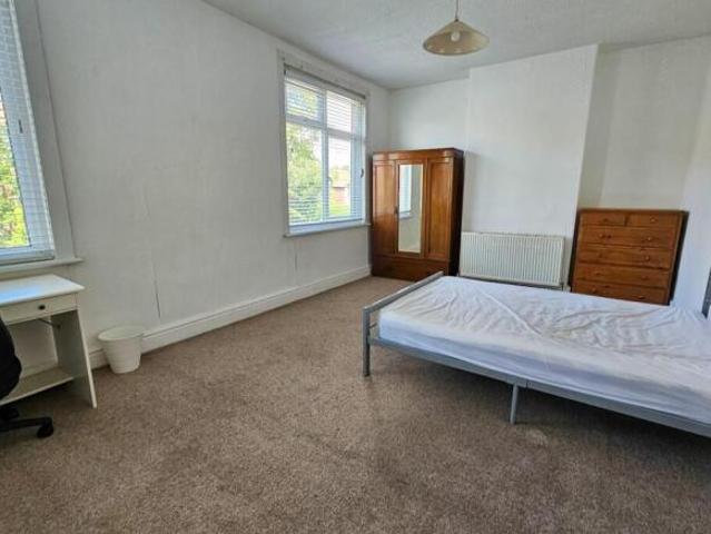 3 bedroom terraced house for rent in Burton Road, West Didsbury, M20