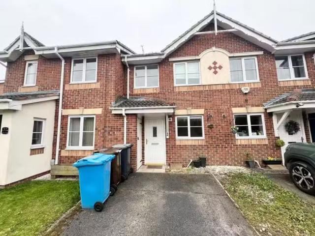 3 bedroom terraced house for rent in Bushey Park, Kingswood, H.