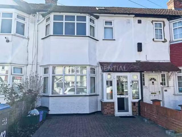 3 bedroom terraced house for rent in Byron Avenue, New Malden.