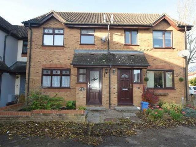 3 bedroom terraced house for rent in Golding Way Glemsford CO10