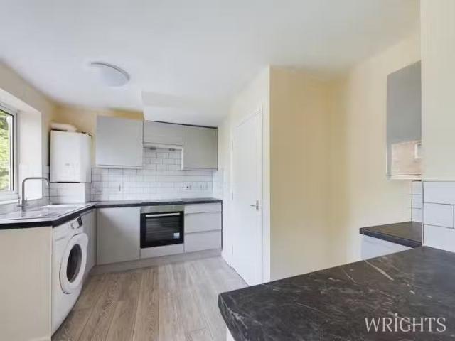 3 bedroom terraced house for rent in Goldings Crescent, Hatfie.
