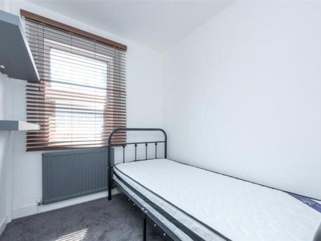 3 bedroom terraced house for rent in Goodhall Street, London, NW10