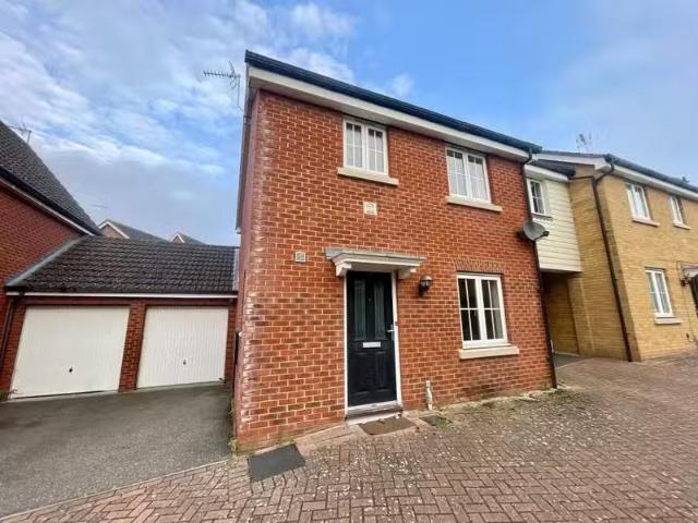 3 bedroom terraced house for rent in Goosander Road, Stowmarke.