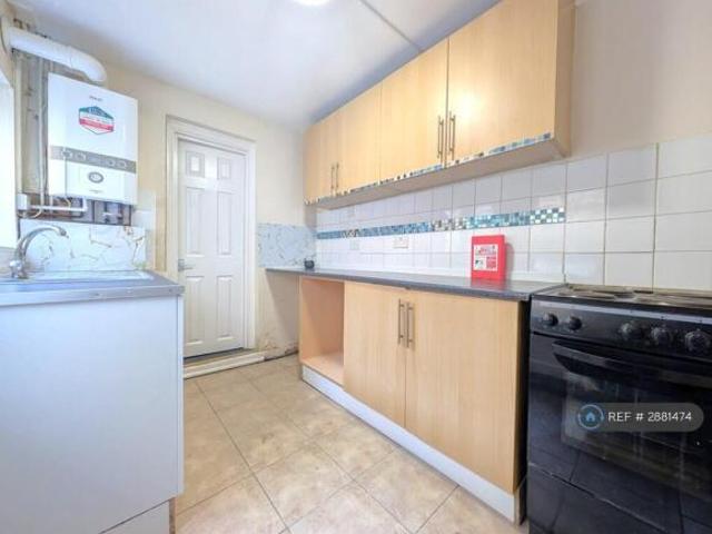 3 bedroom terraced house for rent in Gordon Road, Chatham, ME4