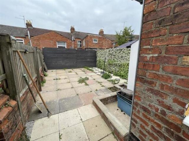 3 bedroom terraced house for rent in Gordon Street, Semilong, Northampton NN2 6BZ, NN2