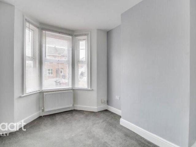 3 bedroom terraced house for rent in Gosbrook Road, Reading, RG4