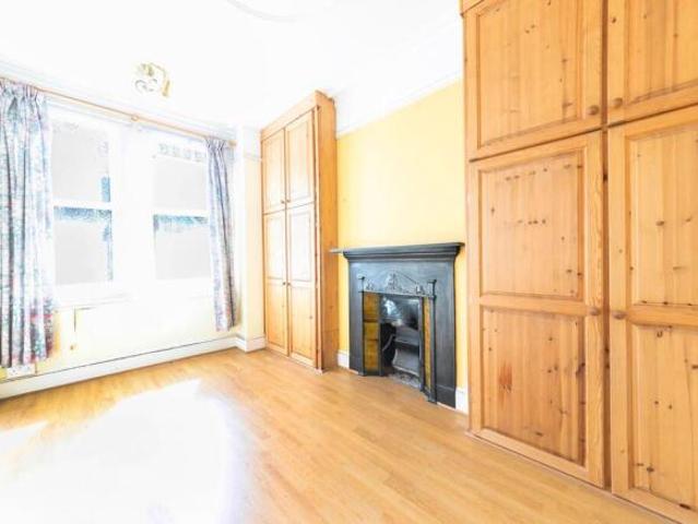 3 bedroom terraced house for rent in Galloway Road, London, W12