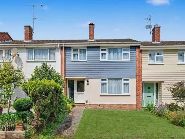 3 bedroom terraced house for rent in Galleydene Avenue, Galley.